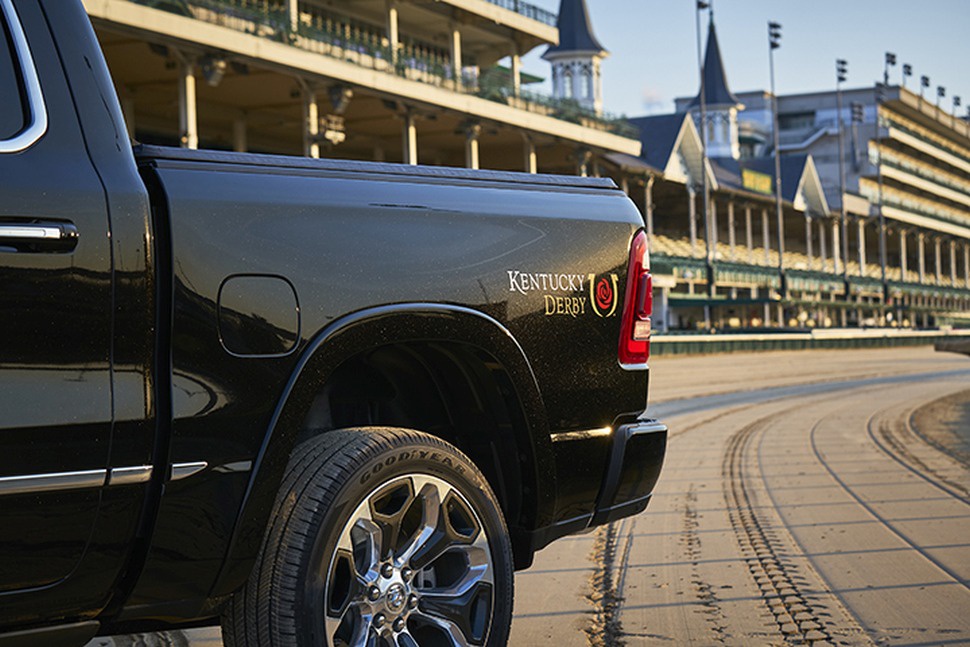 Dodge Ram 1500 Crew Cab V Long Box 5.7 Hemi V8 (396 Hp) eTorque Automatic